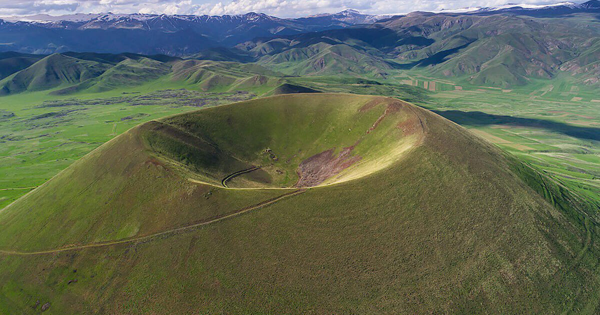 Vayots Sar - Volcano that destroyed a large city on the Silk Road in ...
