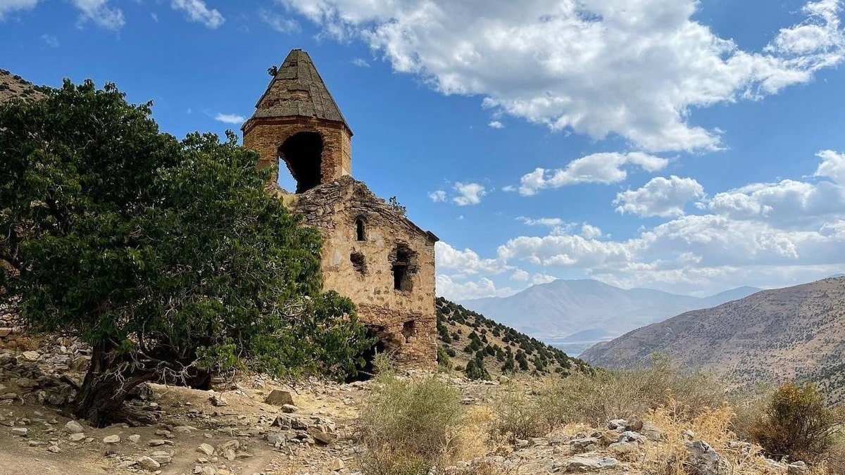 Kamravank Monastery: A Historical Gem in a Hidden Valley - Art-A-Tsolum