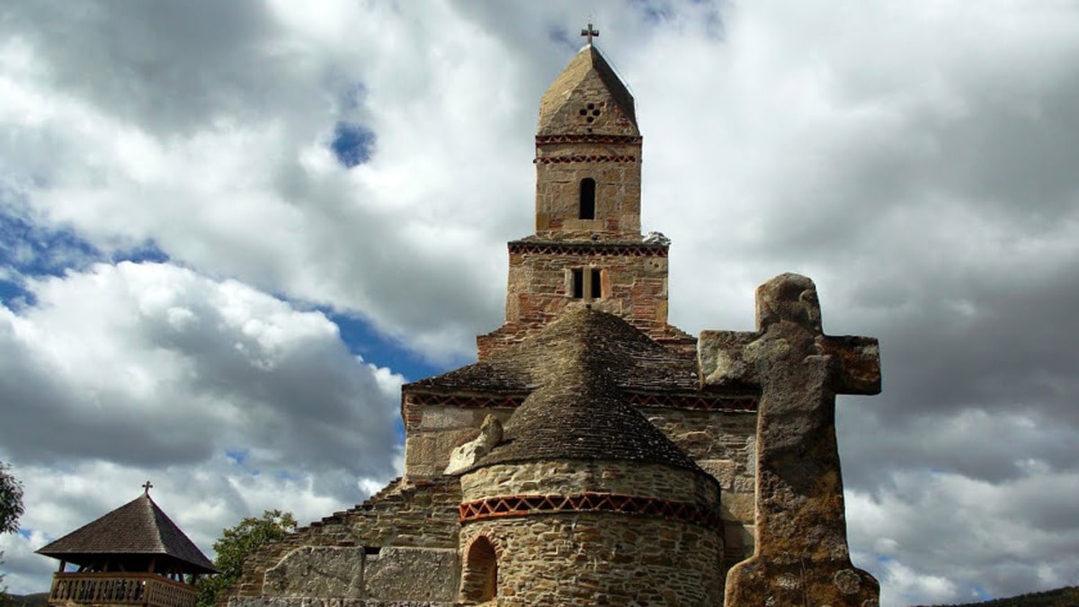 The Armenian Legacy in Hungary: A Journey through History - Art-A-Tsolum